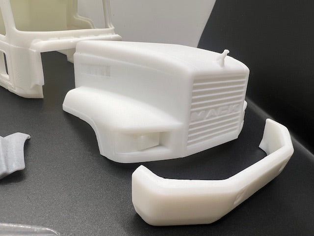 Mack CH 600 (recessed lights) 60" Mid Roof Top Window Sleeper Resin Mo ...